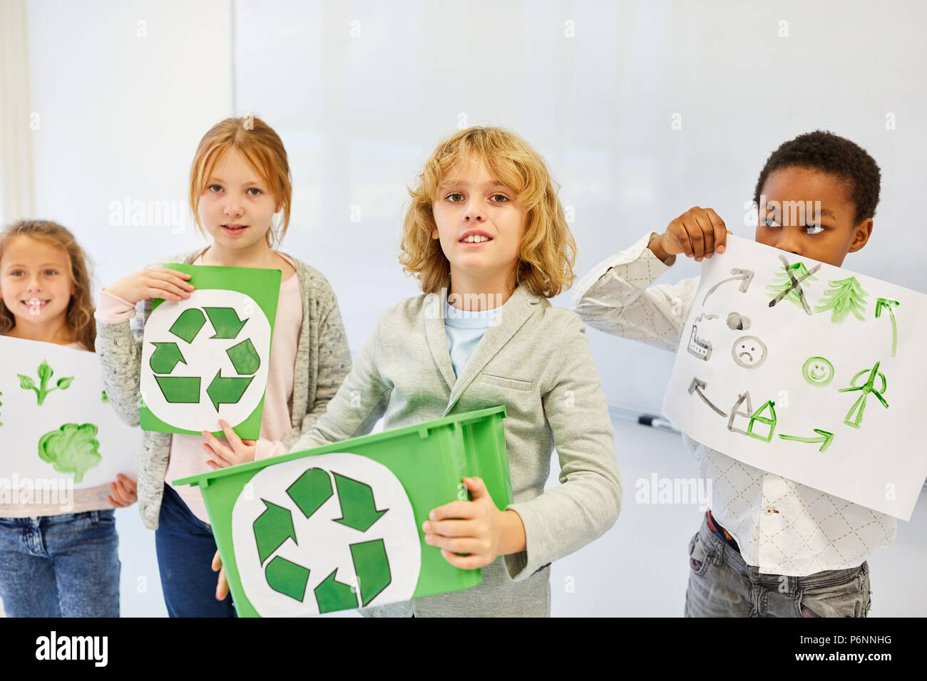 Elementary kids social project hi-res stock photography and images - Alamy