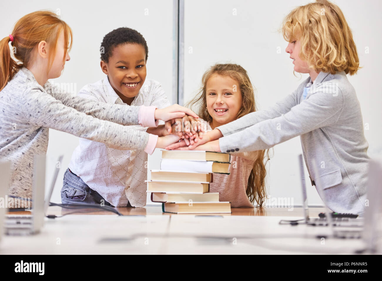 Multicultural Children Group Stock Photos & Multicultural Children ...