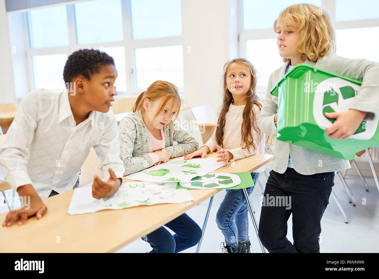 Elementary kids social project hi-res stock photography and images - Alamy