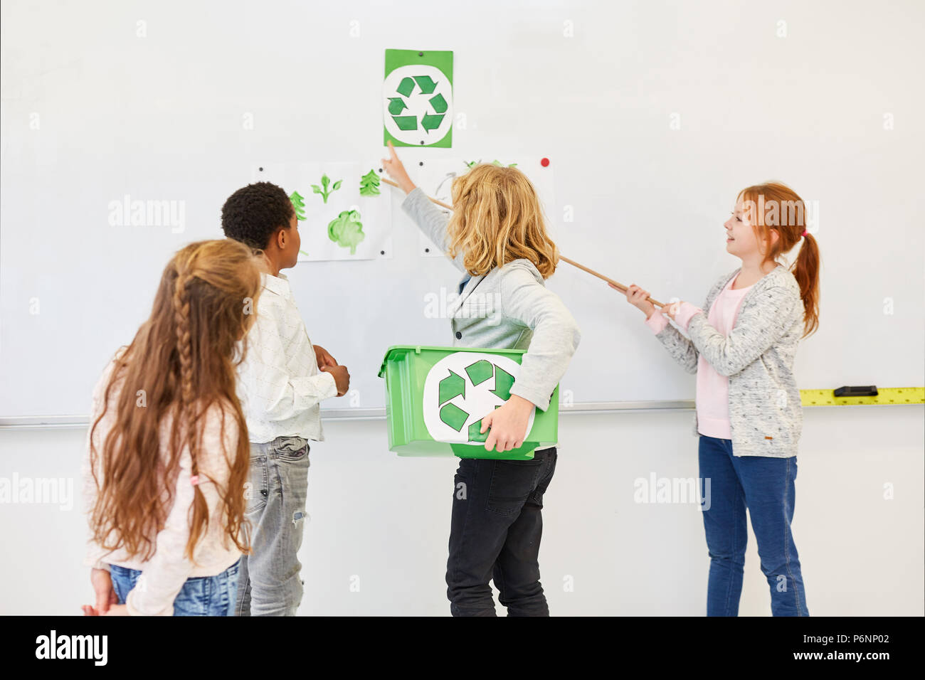 Elementary kids social project hi-res stock photography and images - Alamy