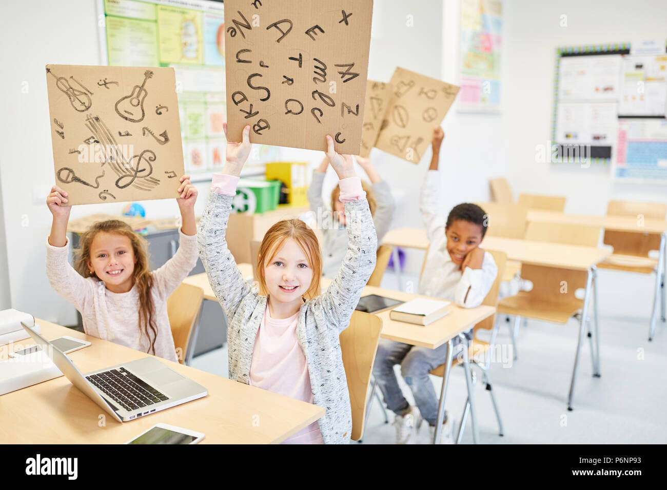 Student students pupil drawing hi-res stock photography and images - Alamy