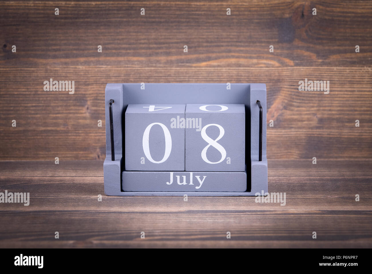 8 July. Wooden, square calendar Stock Photo - Alamy
