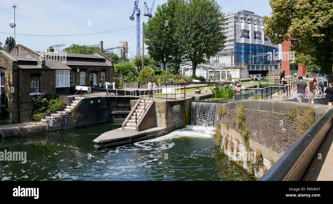 Canal basin hi-res stock photography and images - Alamy
