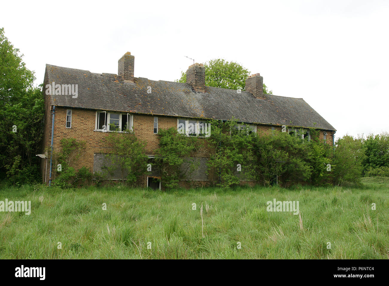 Military married quarters hi-res stock photography and images - Alamy