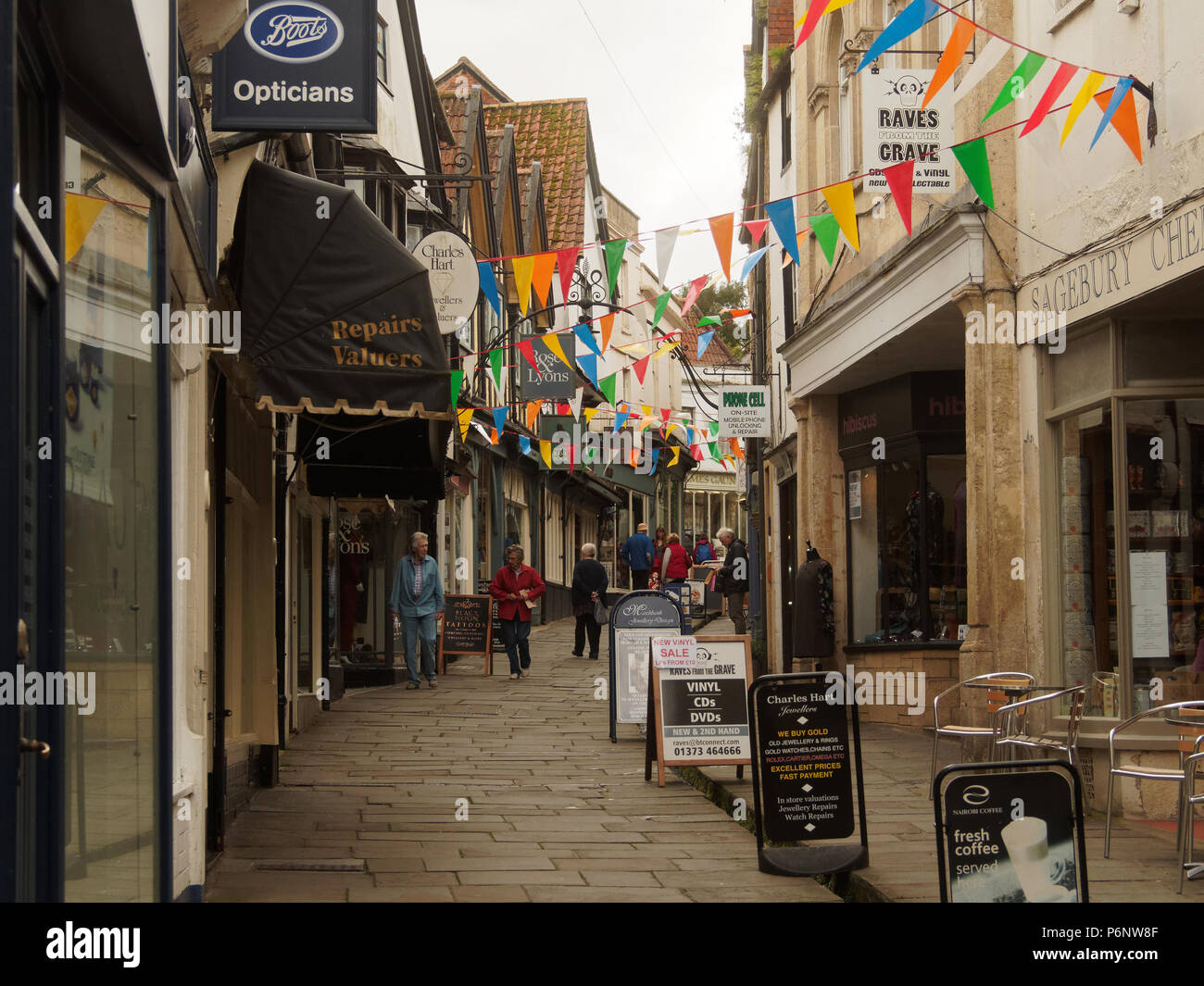 Old lady shops at market hi-res stock photography and images - Alamy