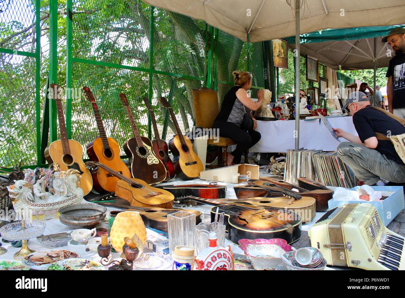 Old vintage guitars hi-res stock photography and images - Alamy