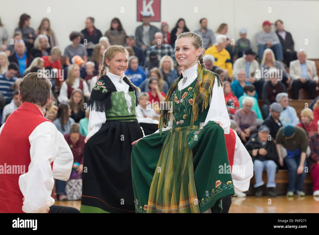 Norwegian folk dancing hi-res stock photography and images - Alamy