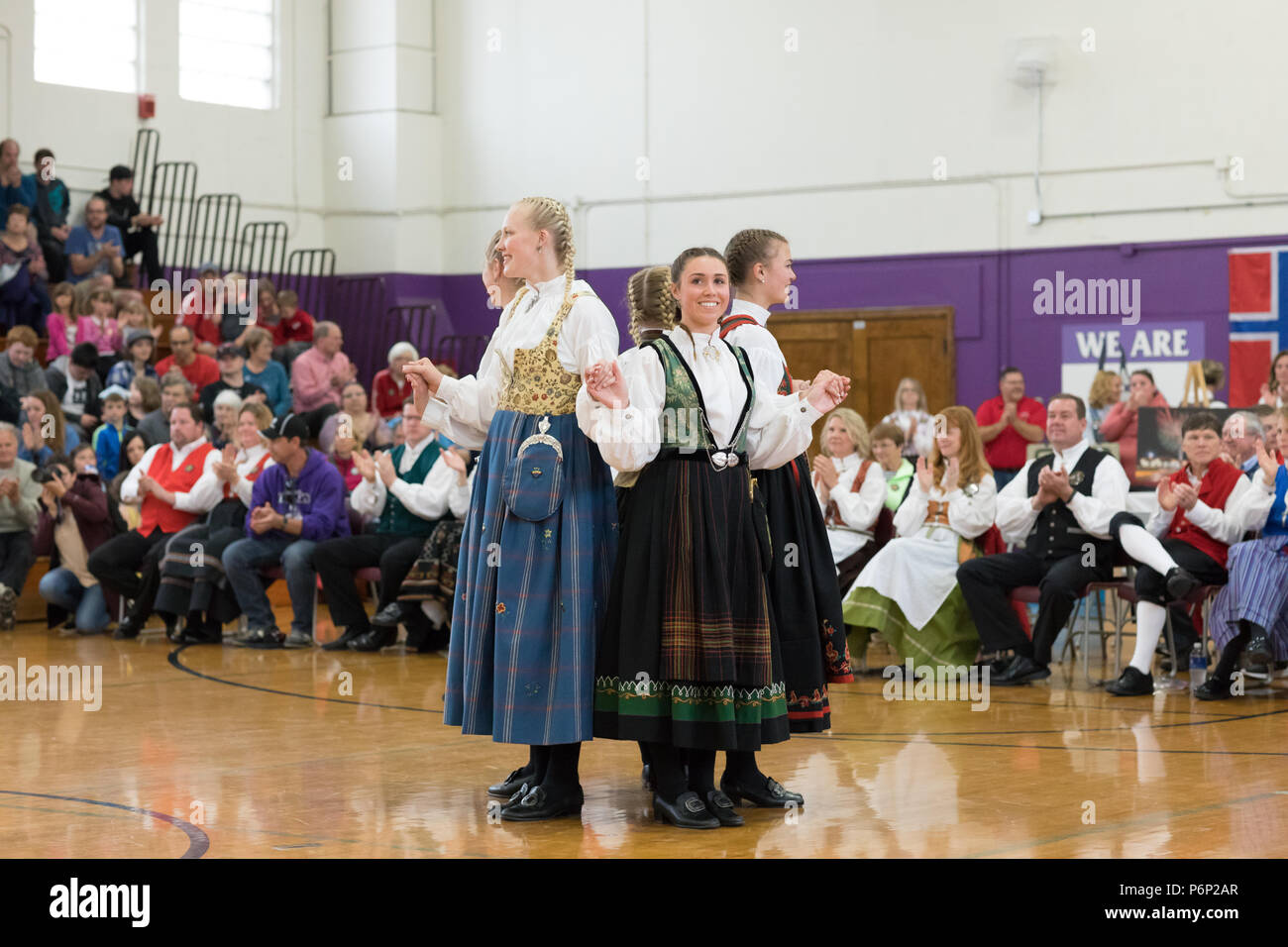 Norway traditional clothing hi-res stock photography and images - Alamy