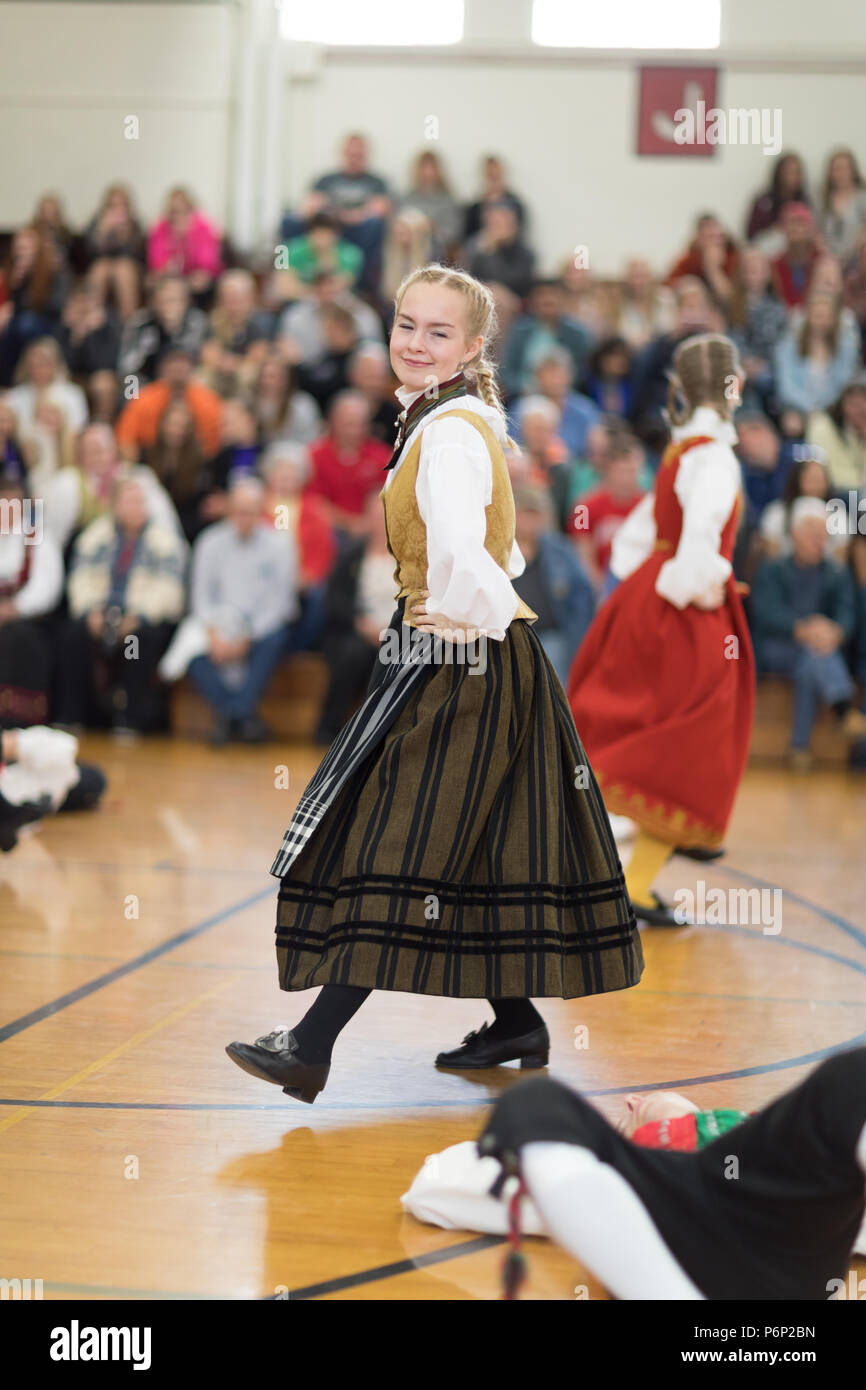 Norwegian folk dancing hi-res stock photography and images - Alamy
