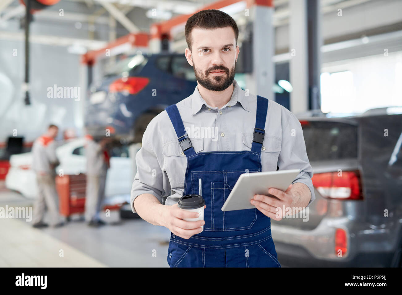 Modern mechanic hi-res stock photography and images - Alamy