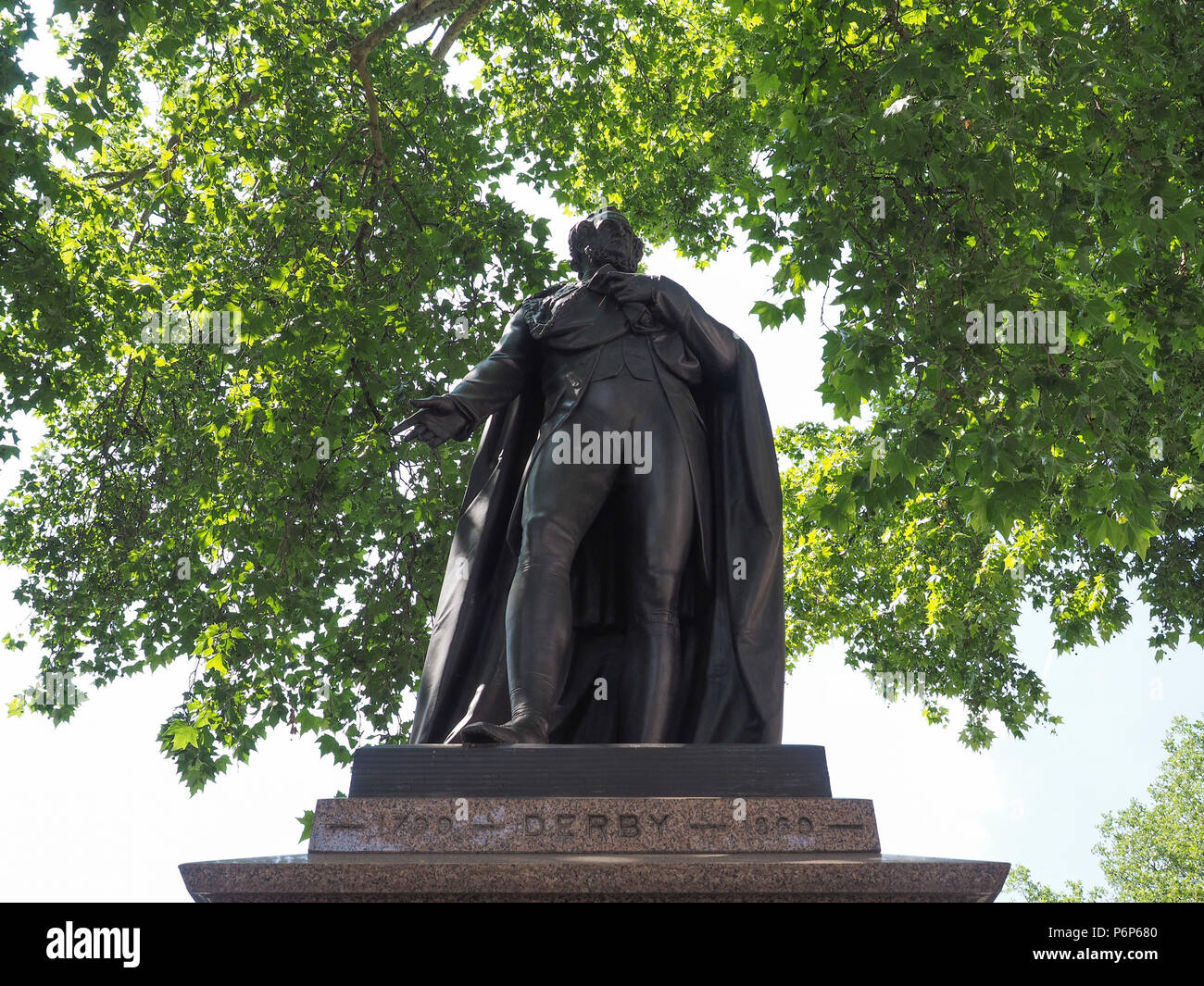 Derby statue parliament square hi-res stock photography and images - Alamy