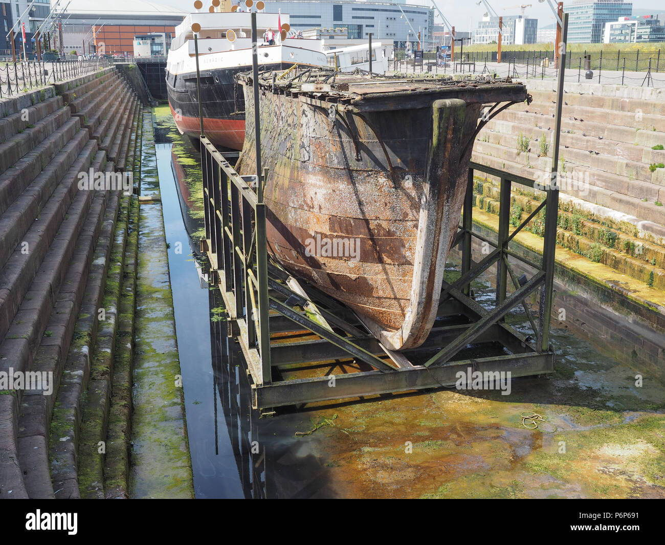 Caisson in dock hi-res stock photography and images - Alamy