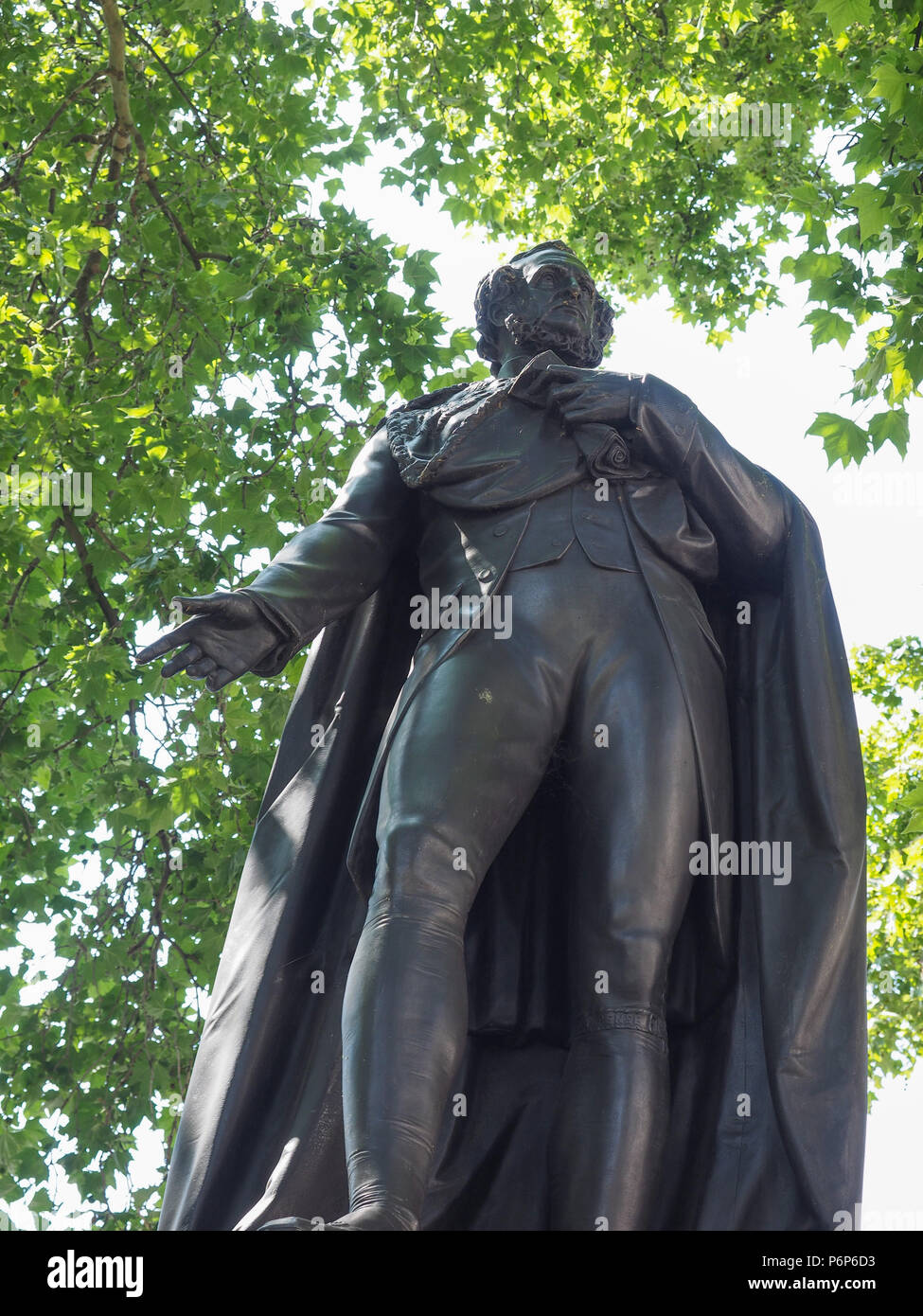 Derby statue parliament square hi-res stock photography and images - Alamy