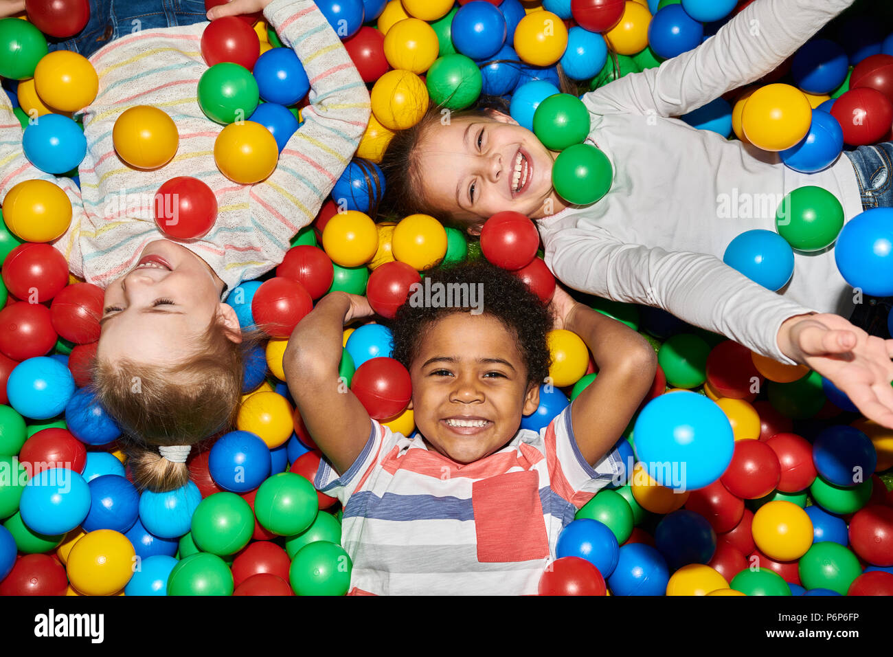 Kids in ball pit hi-res stock photography and images - Alamy
