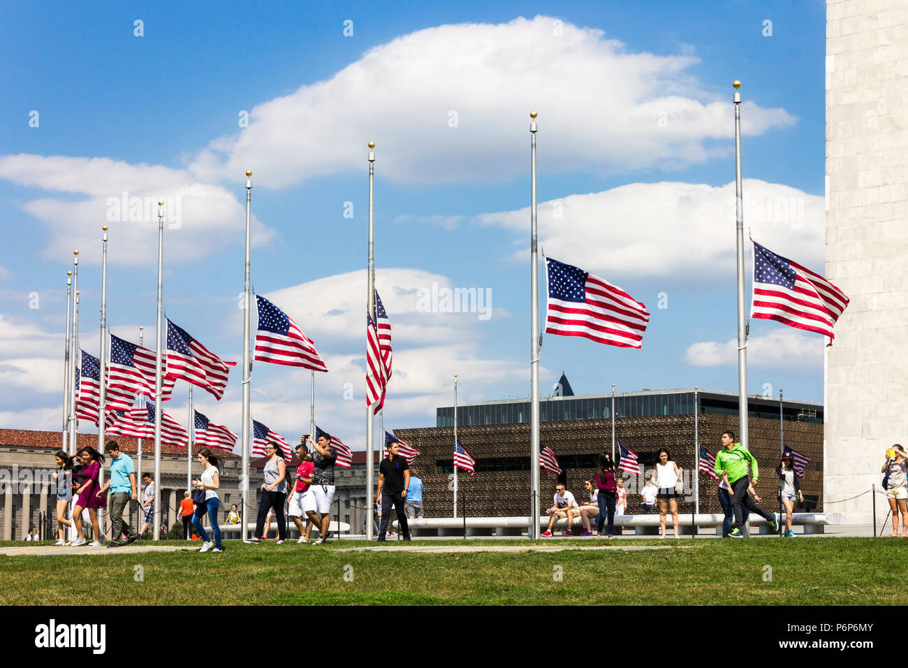 Washington, D.C. Group of tourists at the base of the Washington ...