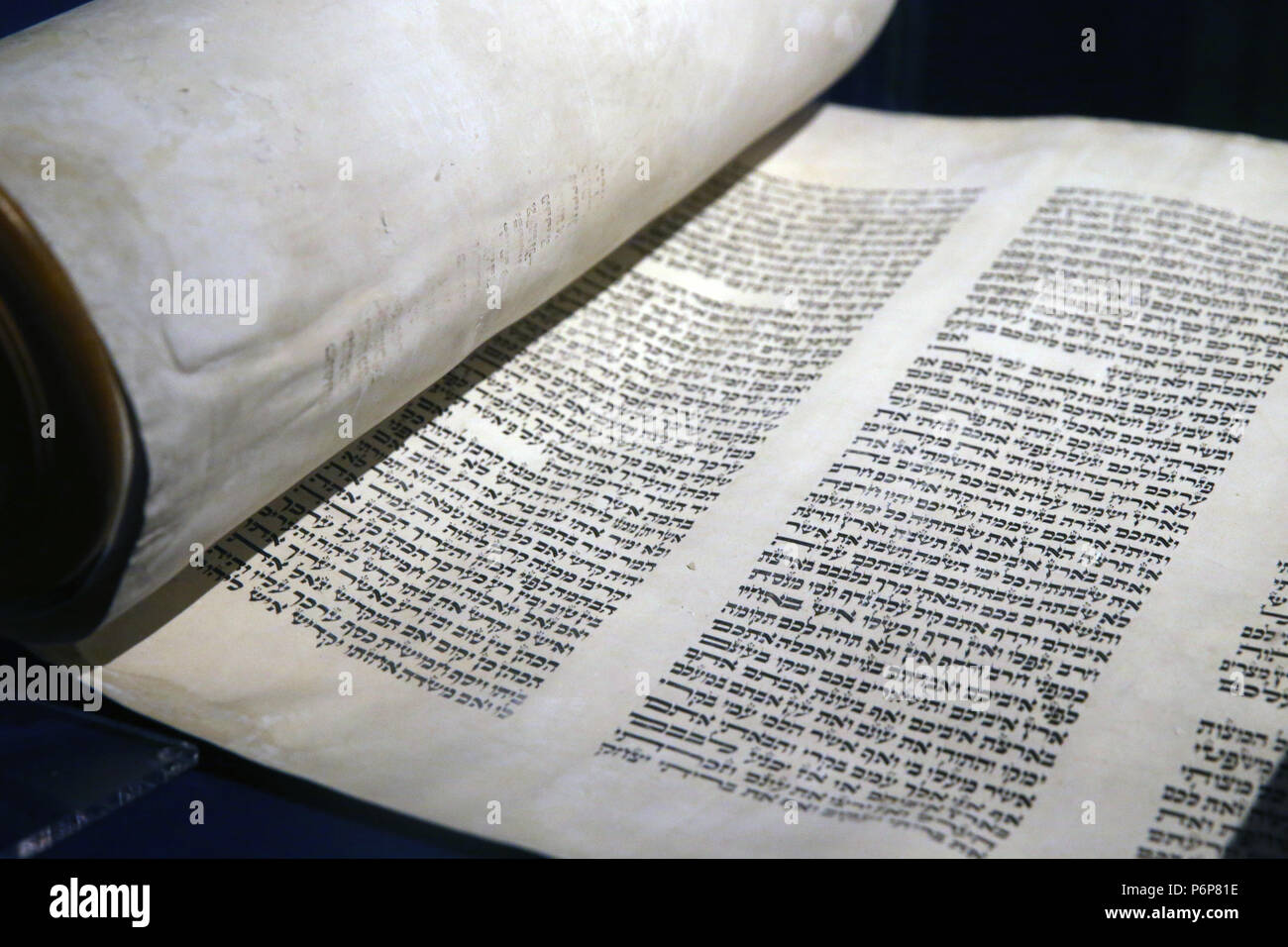 Parchment scroll with writing hi-res stock photography and images - Alamy