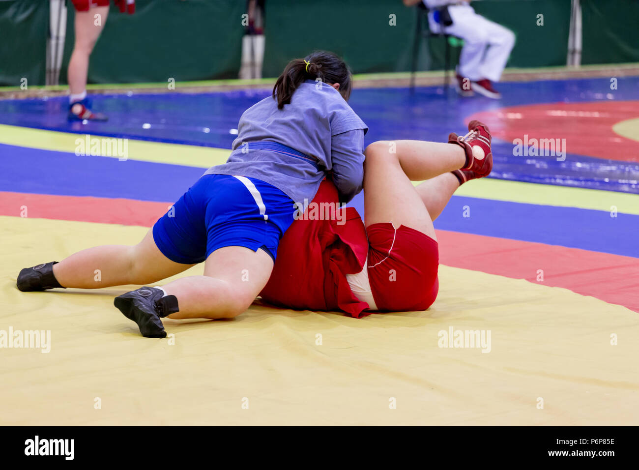 Women wrestling hi-res stock photography and images - Alamy