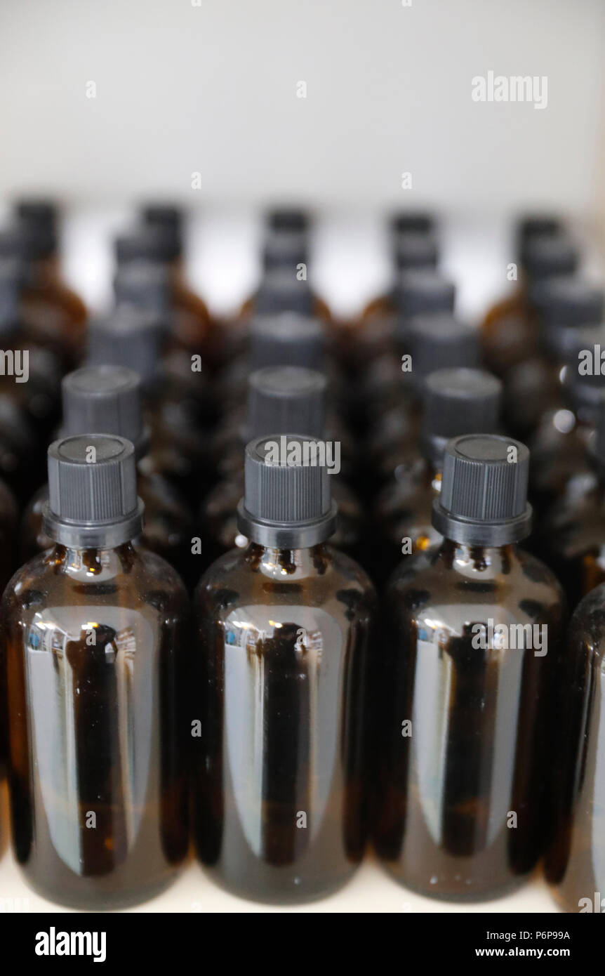 Pharmacy bottles hi-res stock photography and images - Alamy