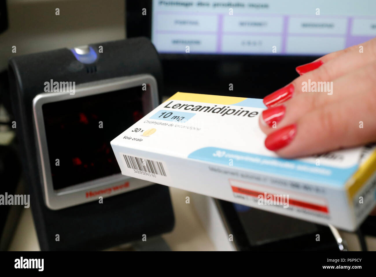 Pharmacy counter hi-res stock photography and images - Alamy