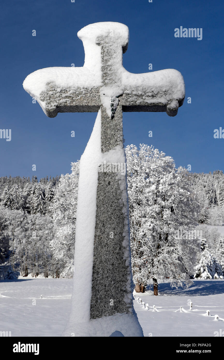 Mountain stone cross hi-res stock photography and images - Alamy