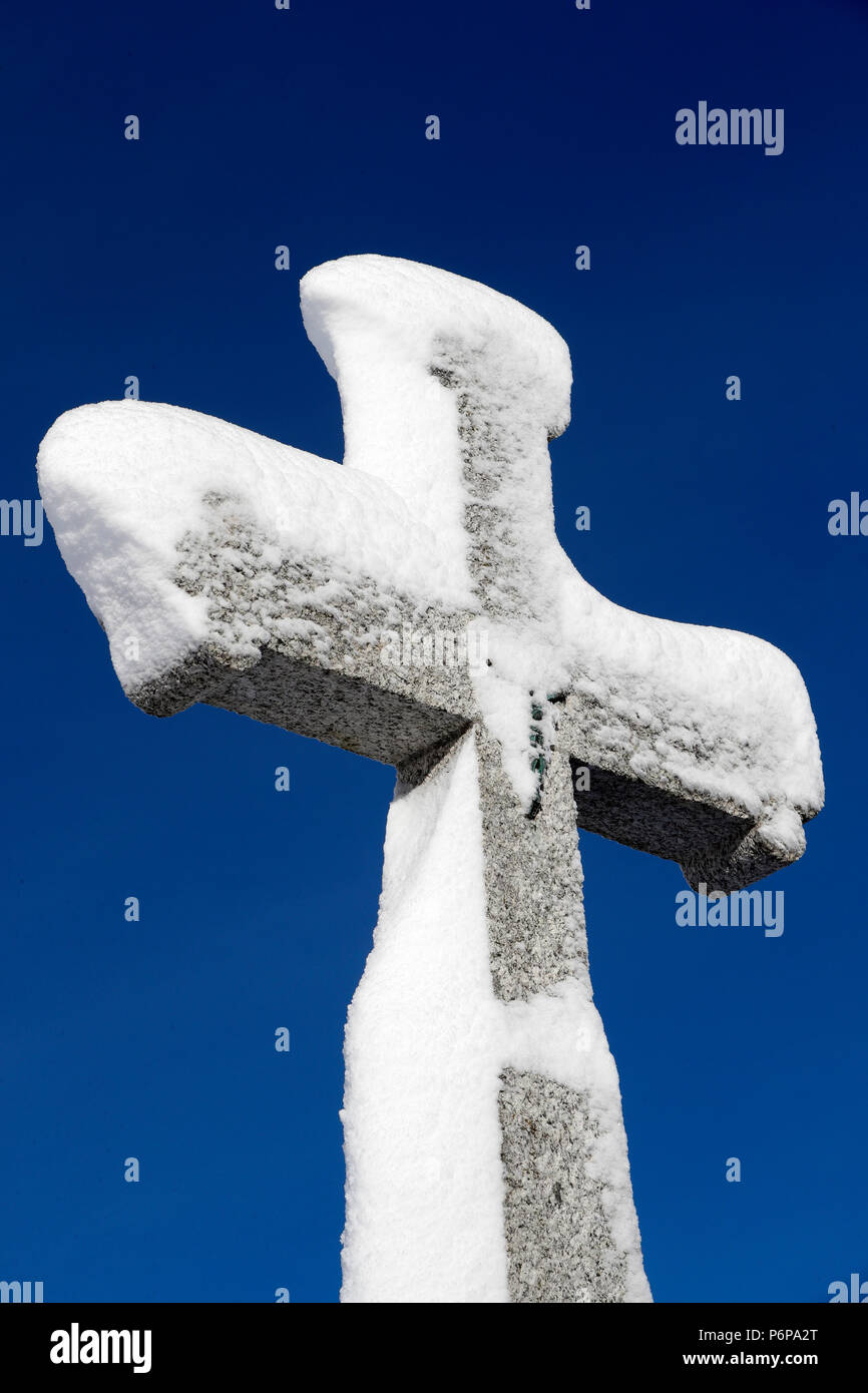 Jesus cross winter hi-res stock photography and images - Alamy