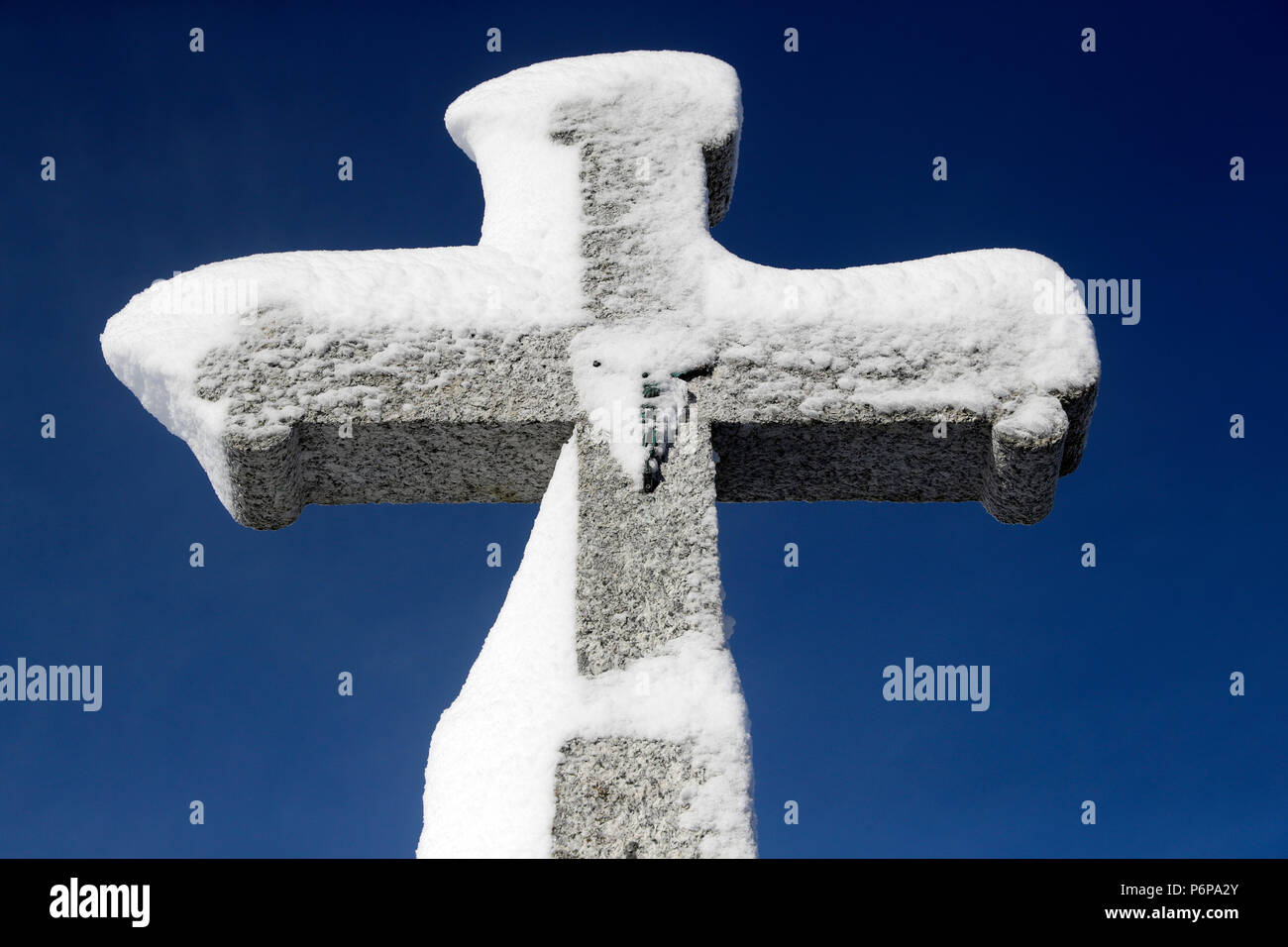 Jesus cross winter hi-res stock photography and images - Alamy