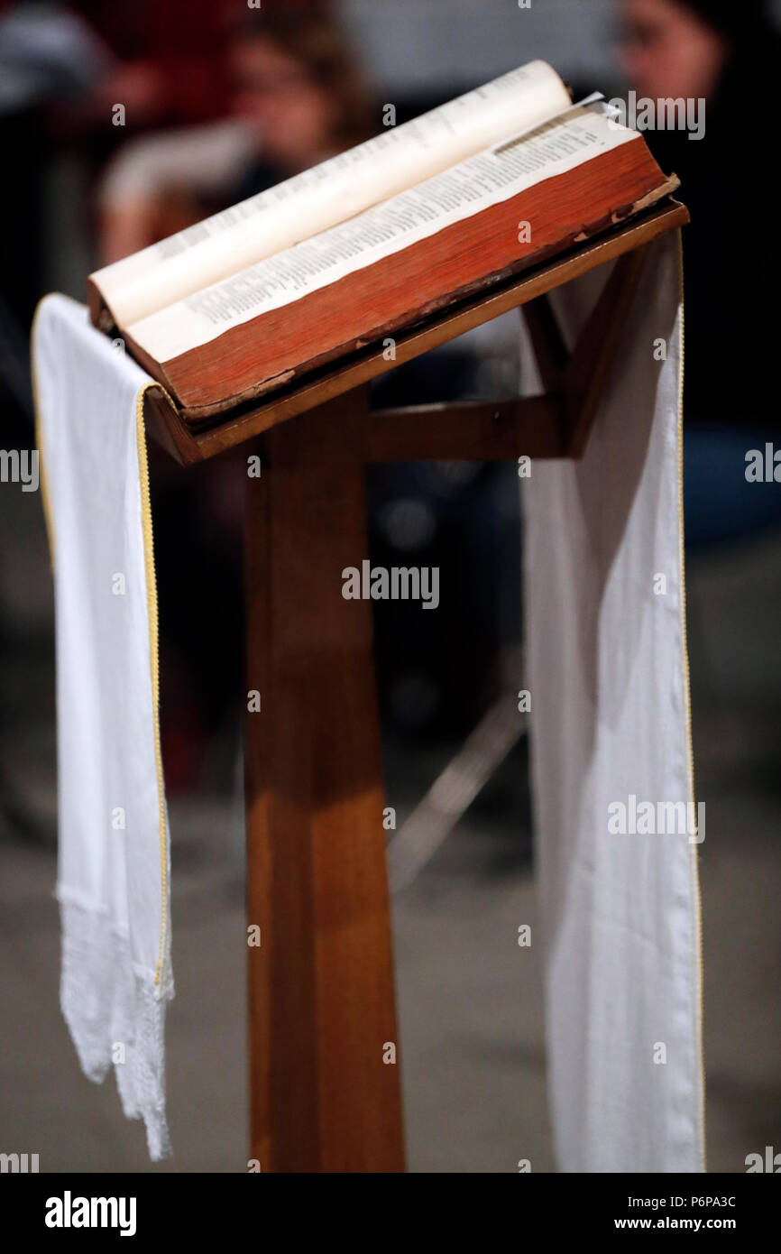 Christian unity hi-res stock photography and images - Alamy