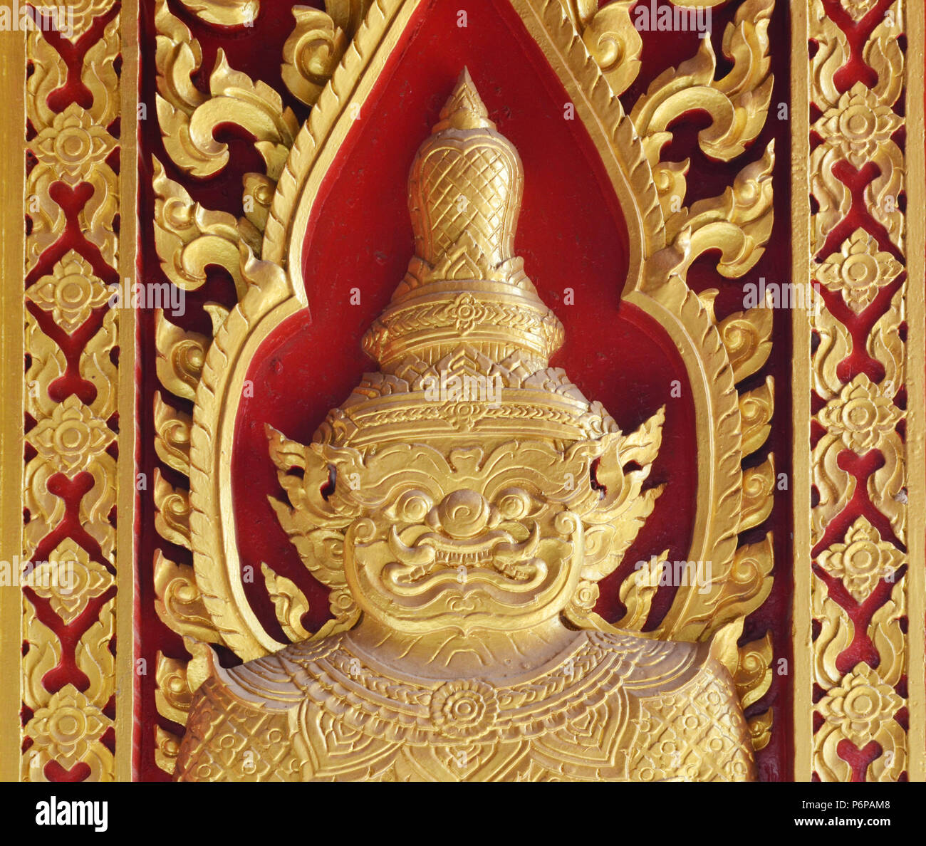 Golden angel statue emerald hi-res stock photography and images - Alamy