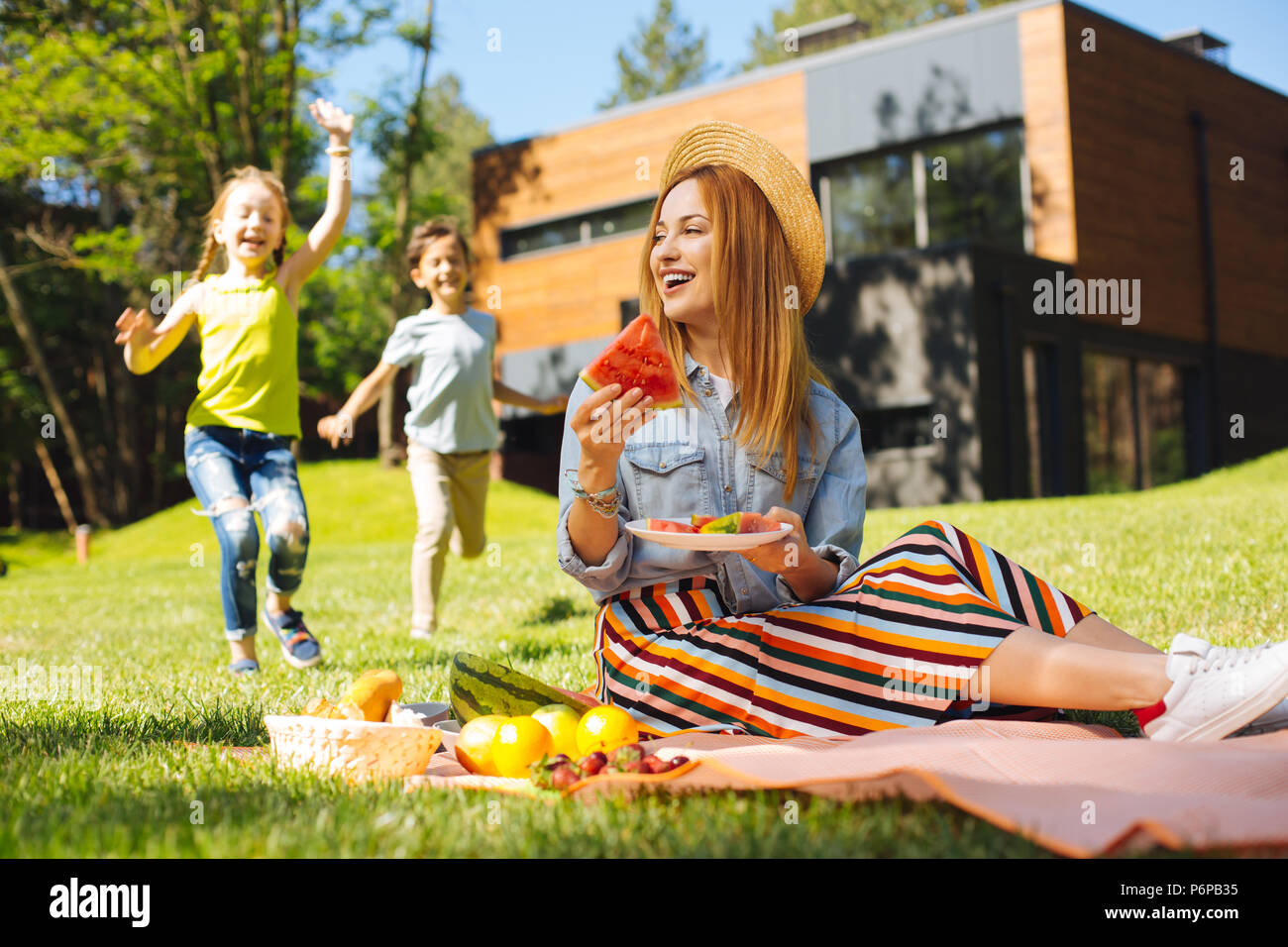 Mom relaxing hi-res stock photography and images - Alamy
