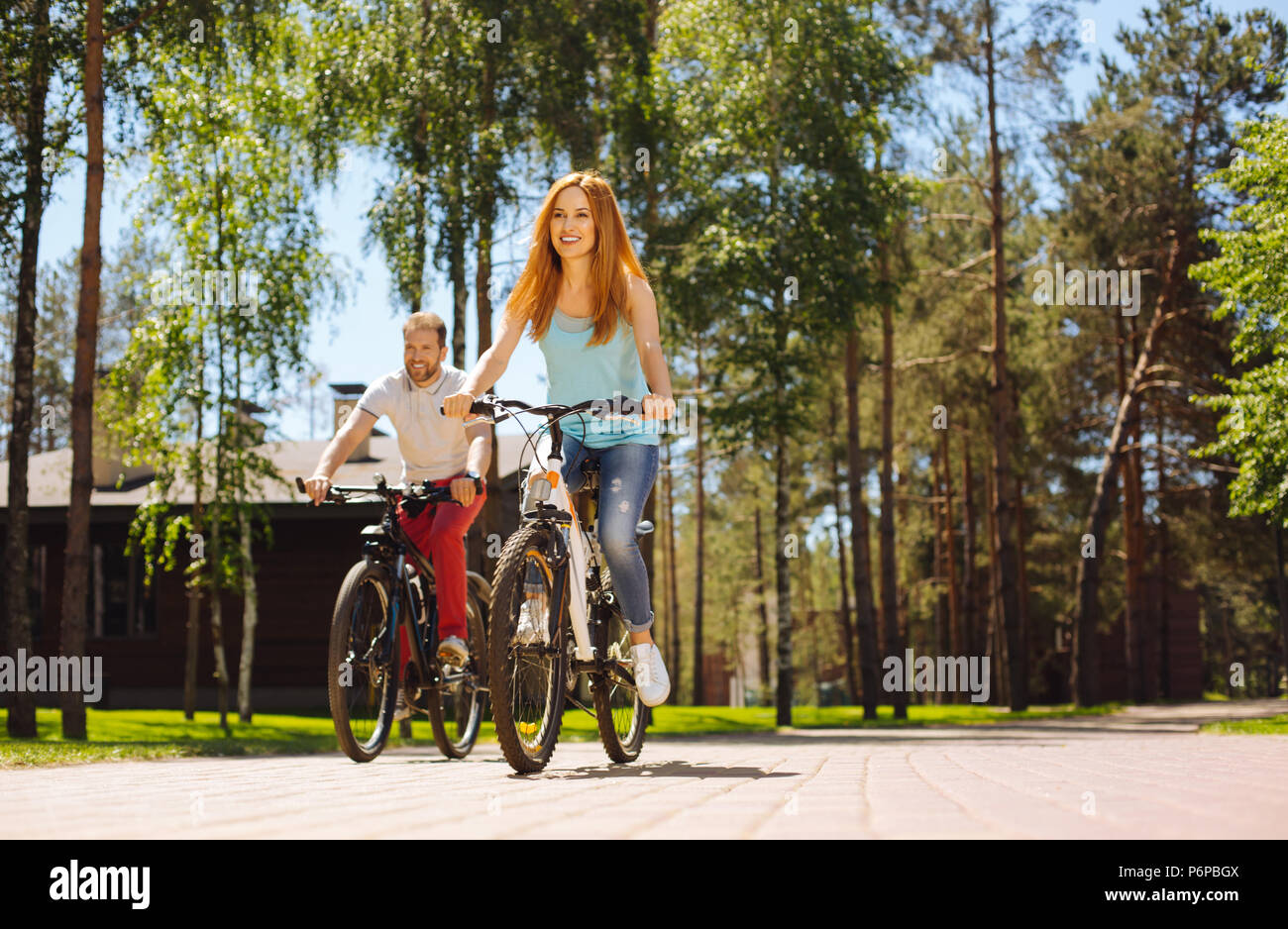 Family riding bikes hi-res stock photography and images - Alamy