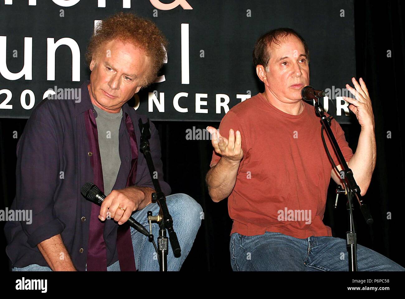 CelebrityArchaeology.com New York City 2005 FILE PHOTO Art Garfunkel ...