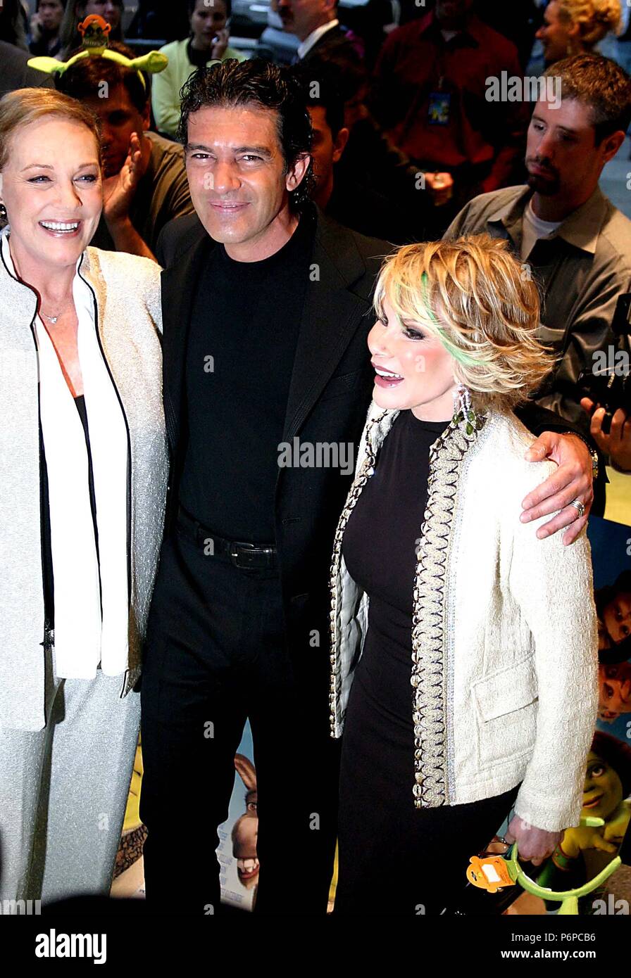 New York City 2004 FILE PHOTO ANTONIO BANDERAS WITH JULIE ANDREWS AND ...
