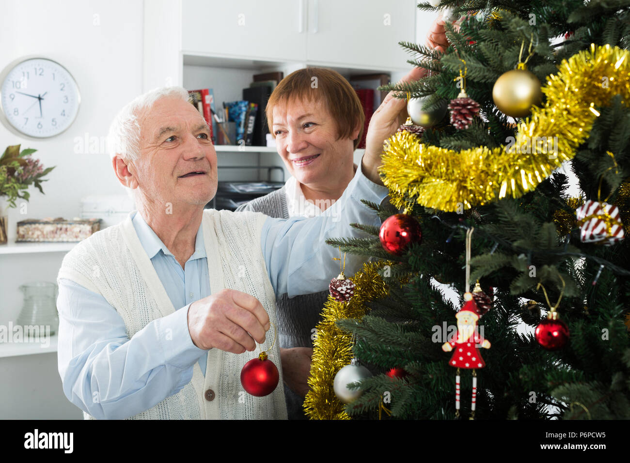 Senior family members preparing for Christmas together at home Stock ...