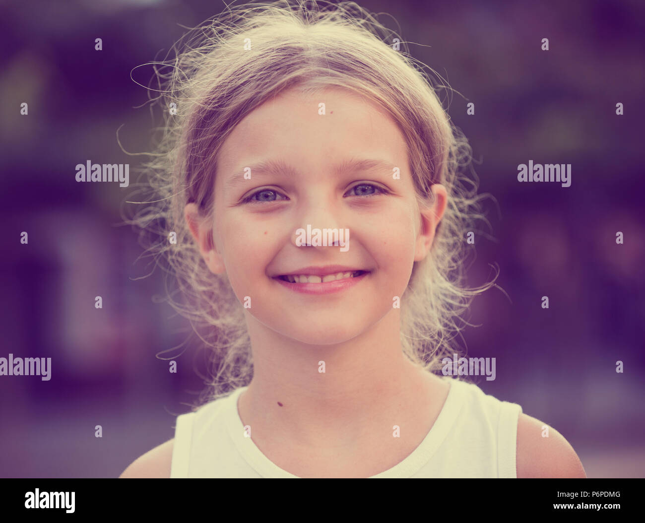 Girl age 9 posing hi-res stock photography and images - Alamy