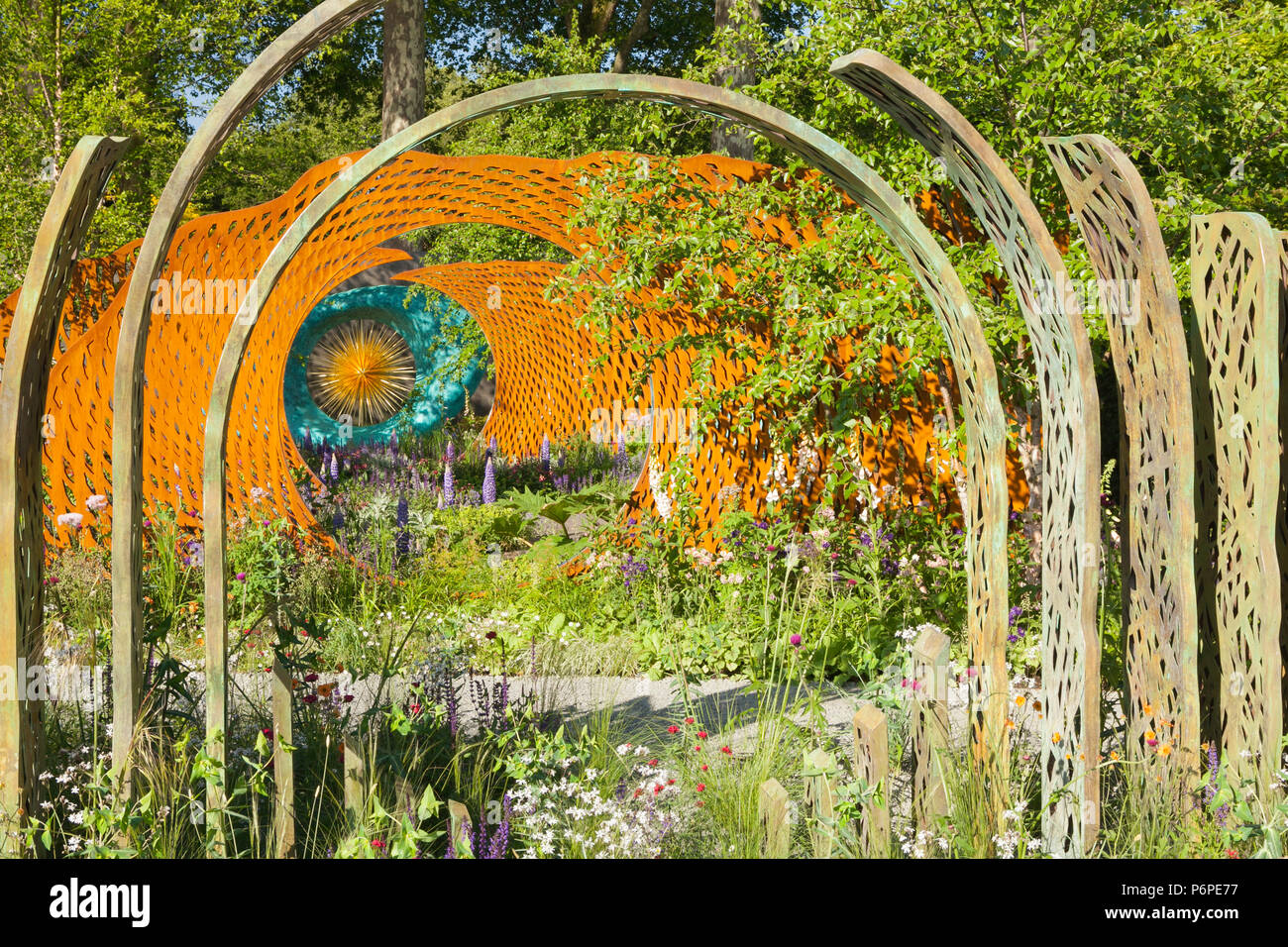 The David Harber and Savills Garden show garden at the RHS Chelsea ...