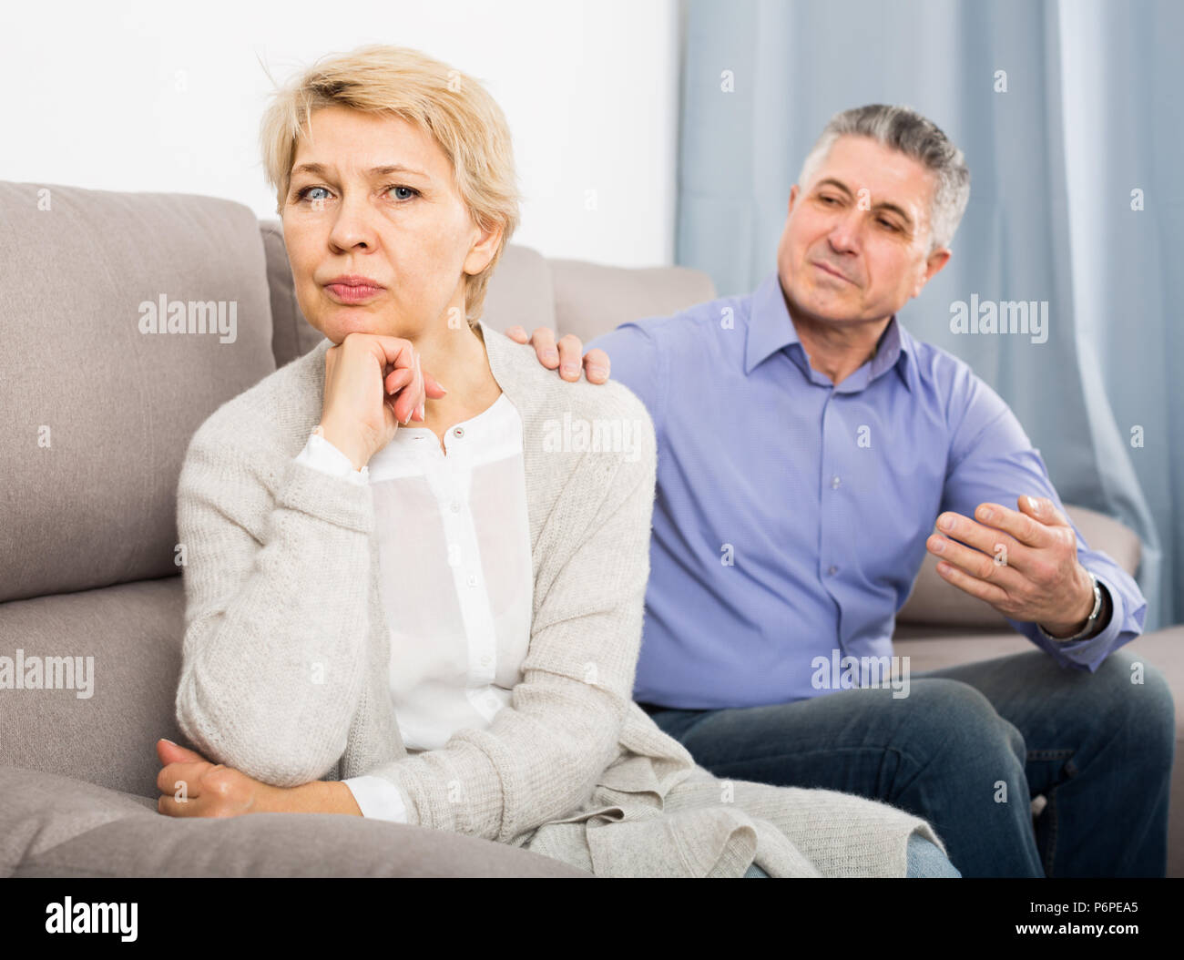 Couple conflict home vanity hi-res stock photography and images - Alamy