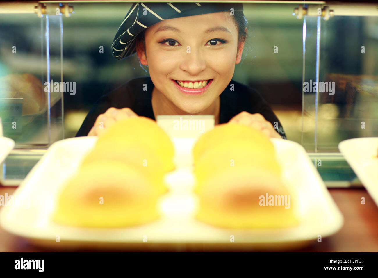 female baker in bakery working Stock Photo - Alamy