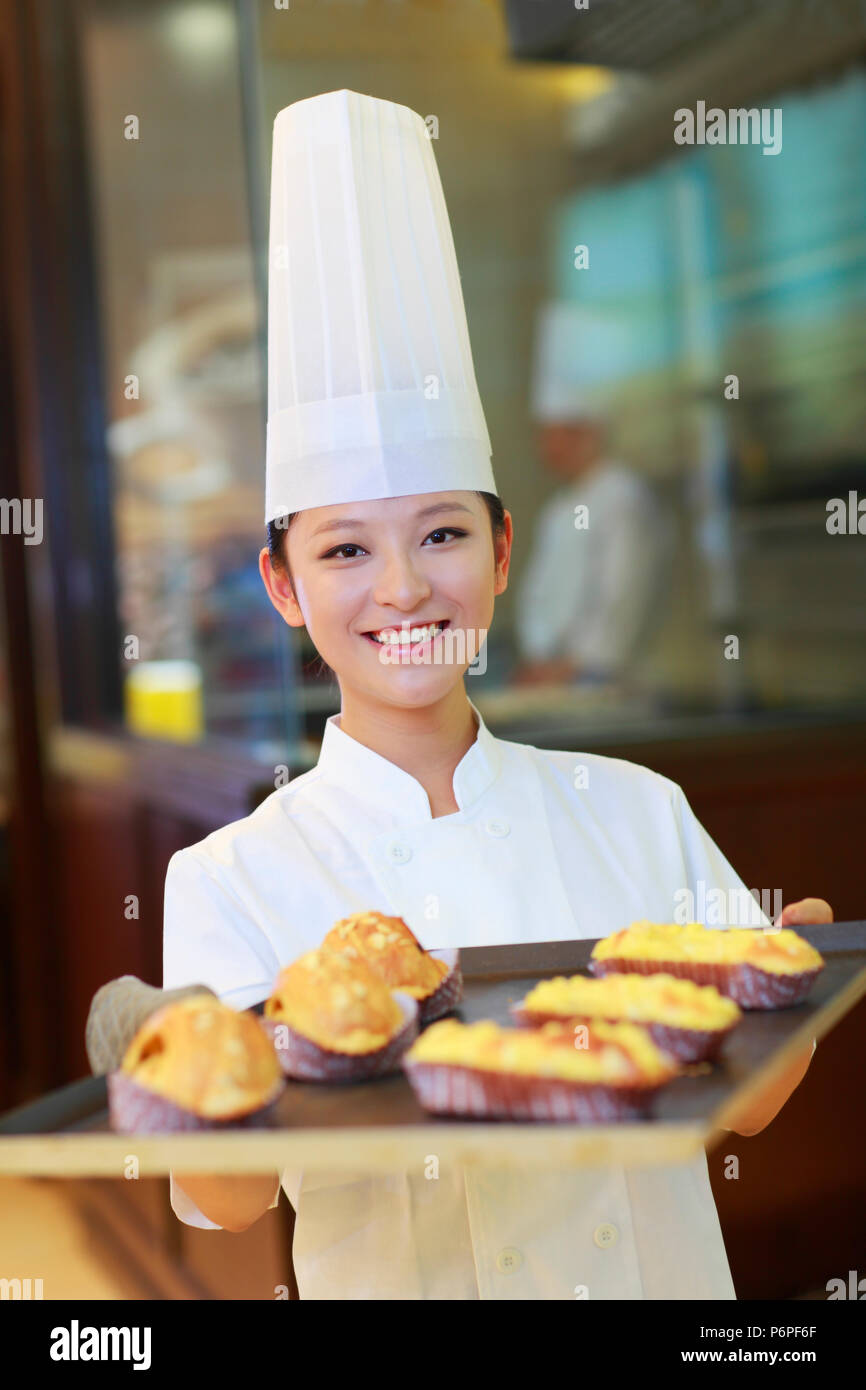 female baker in bakery working Stock Photo - Alamy