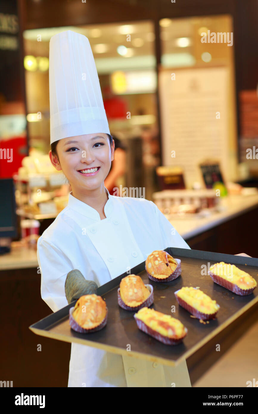 female baker in bakery working Stock Photo - Alamy