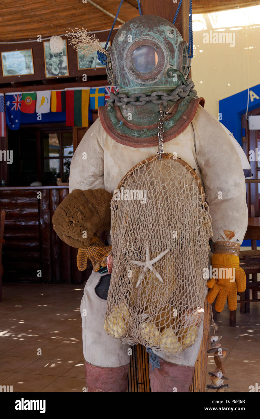 Sponge diver hi-res stock photography and images - Alamy