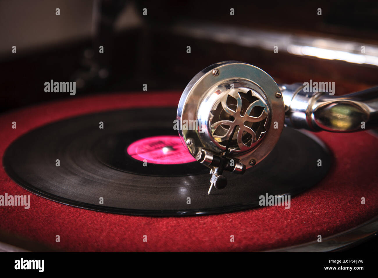 Old black vinyl gramophone texture hi-res stock photography and images ...
