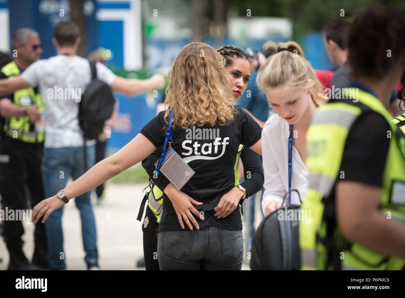 Security frisk hi-res stock photography and images - Alamy