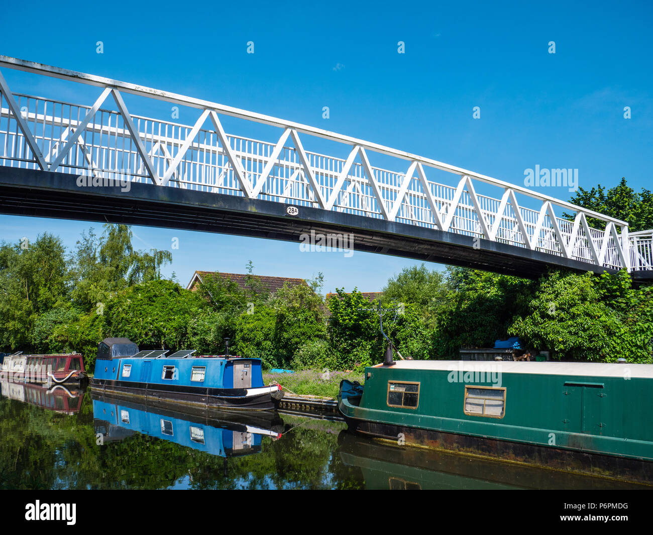 Aldermaston Footbridge, Narrow Boats, River Kennet, Aldermaston Wharf ...