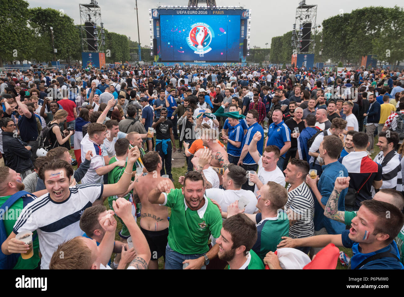 Northern ireland football fans hi-res stock photography and images - Alamy