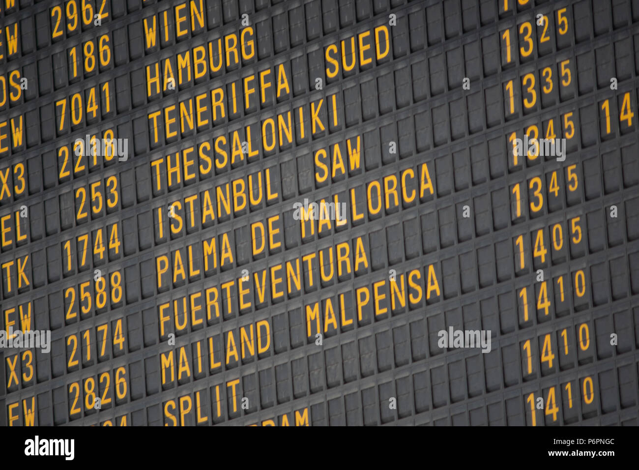 Airport information board india hi-res stock photography and images - Alamy
