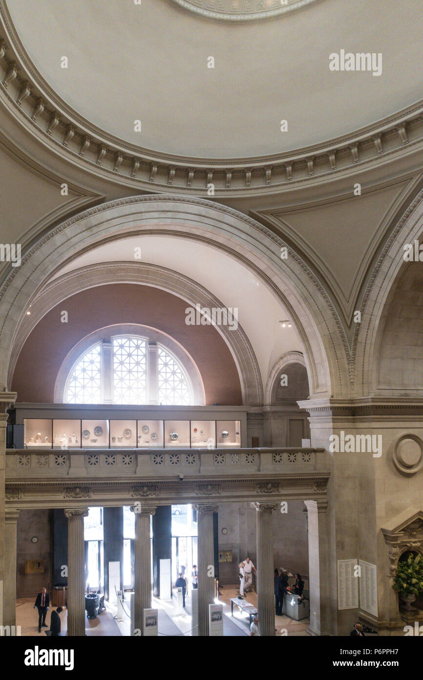 The Metropolitan Museum of Art, The Great Hall, NYC Stock Photo - Alamy