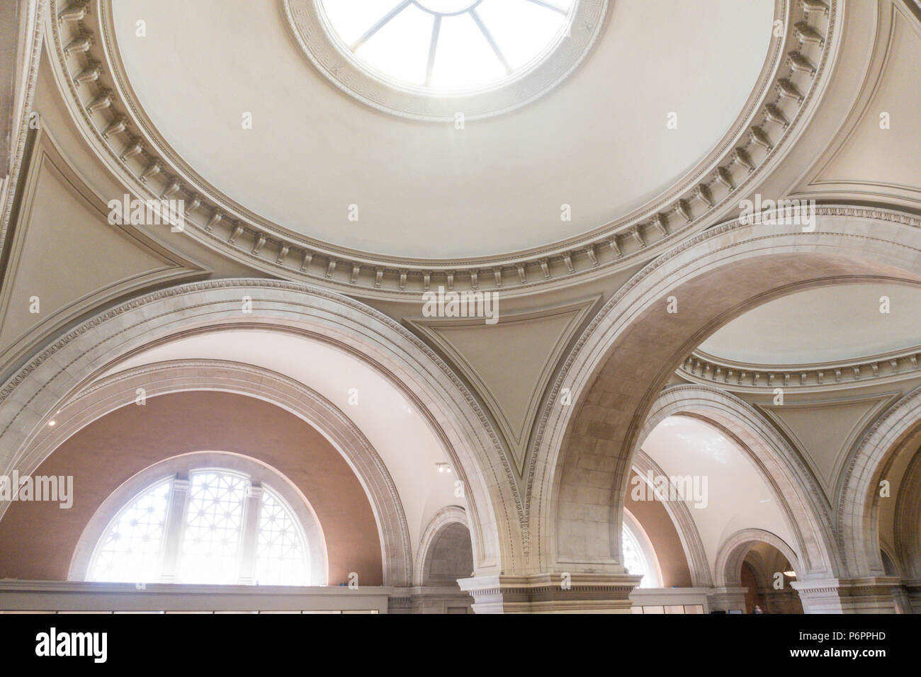 The Metropolitan Museum of Art, The Great Hall, NYC Stock Photo - Alamy