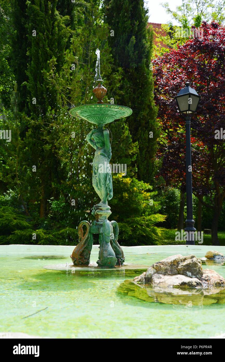 statue in the fountain Stock Photo - Alamy