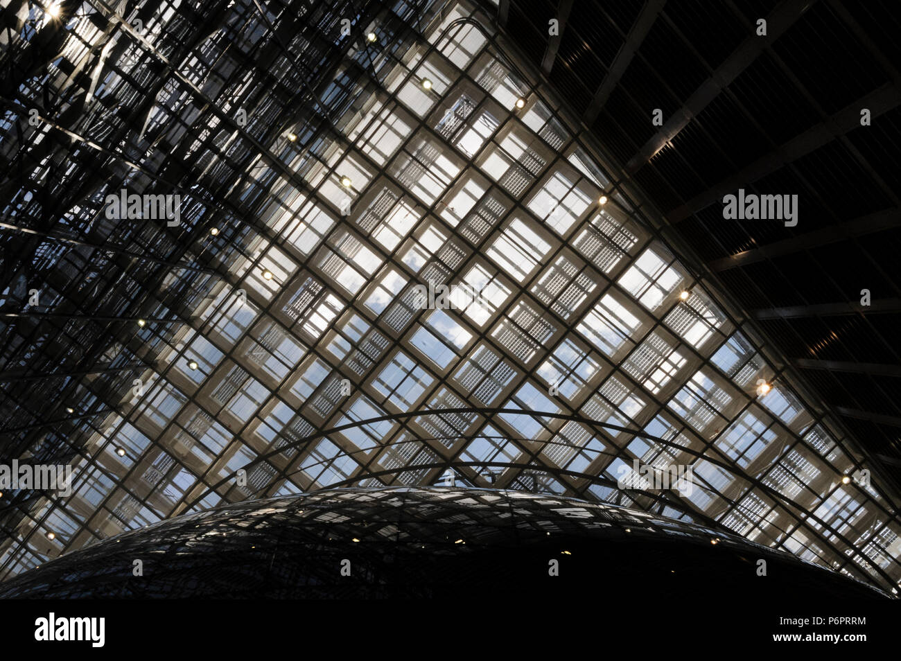 Architecture triangle hi-res stock photography and images - Alamy