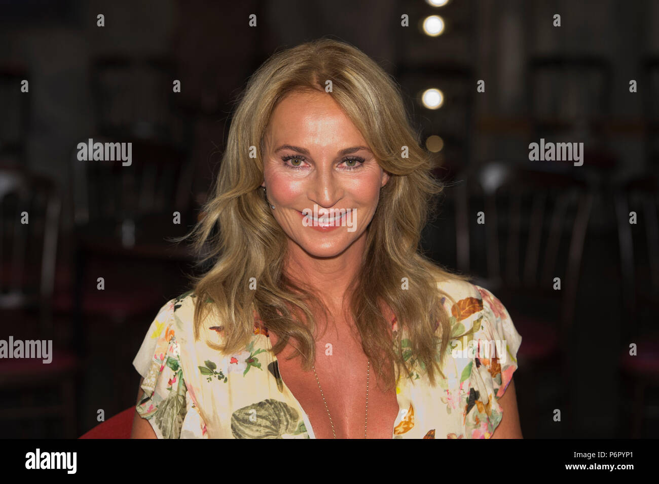 Tv presenter portraits hi-res stock photography and images - Alamy
